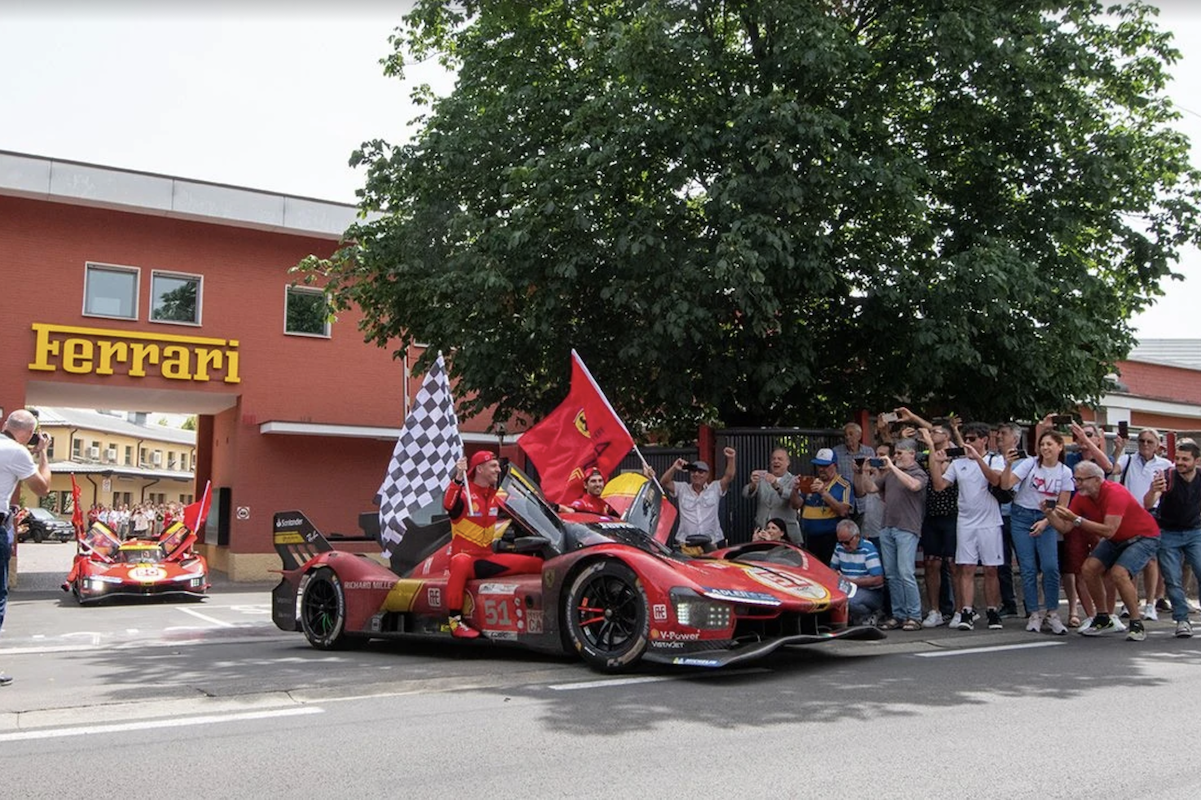 Les Ferrari 499P en parade dans les rues de Maranello - Endurance Info